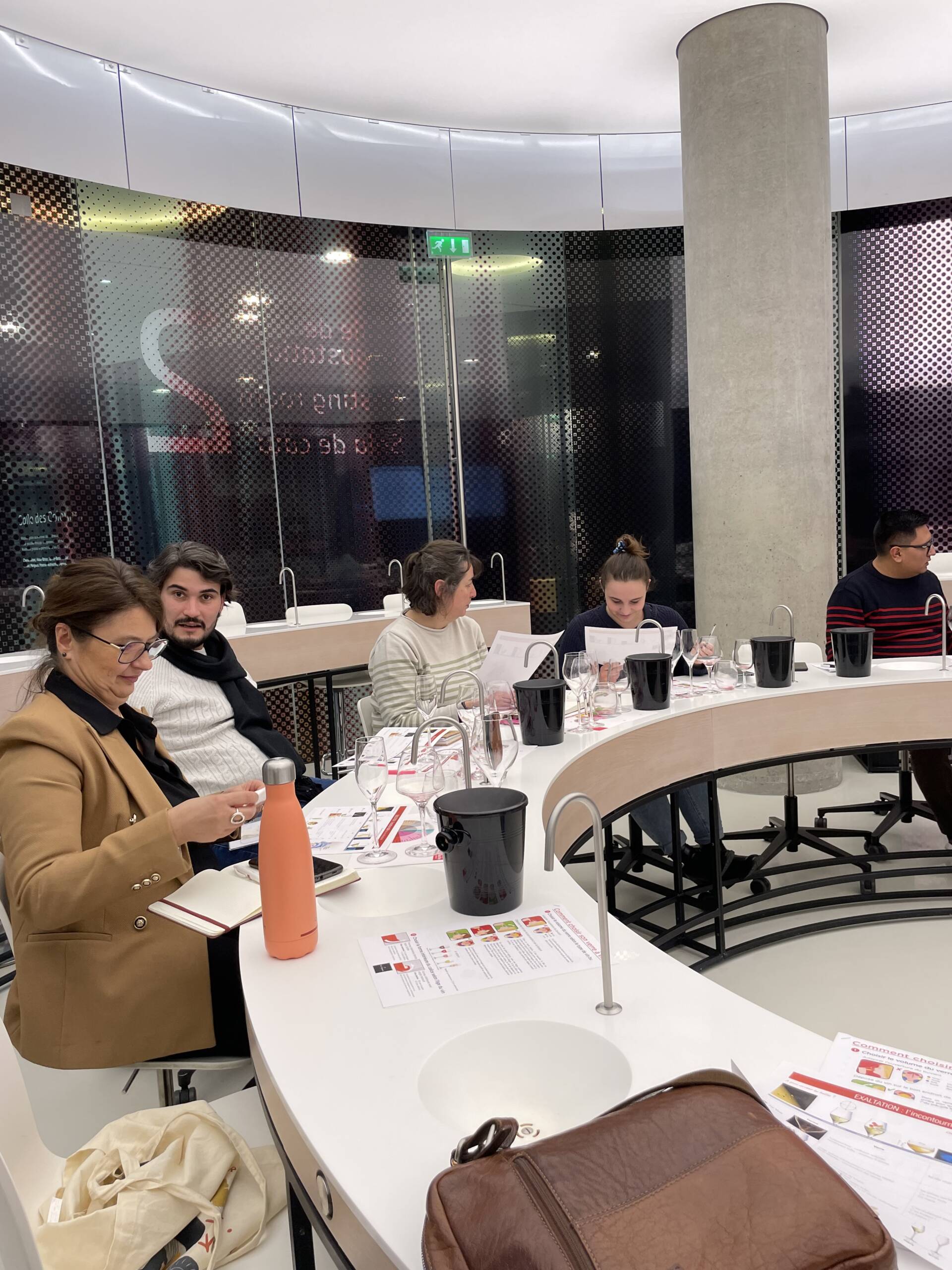 Training sommeliers in glass and wine pairing - Arc